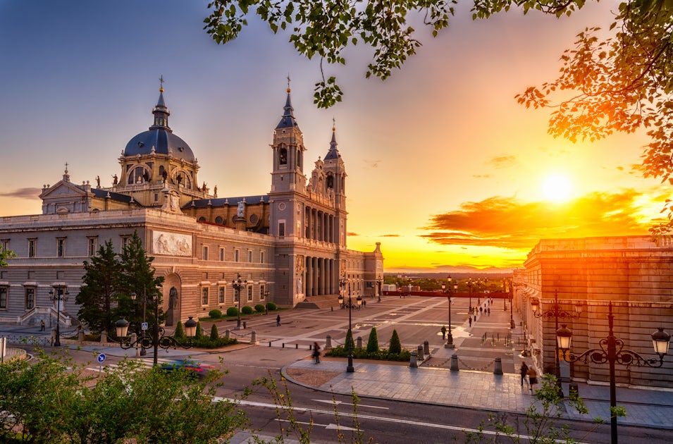 Madrid sunset and night lights bike or e-bike tour | musement