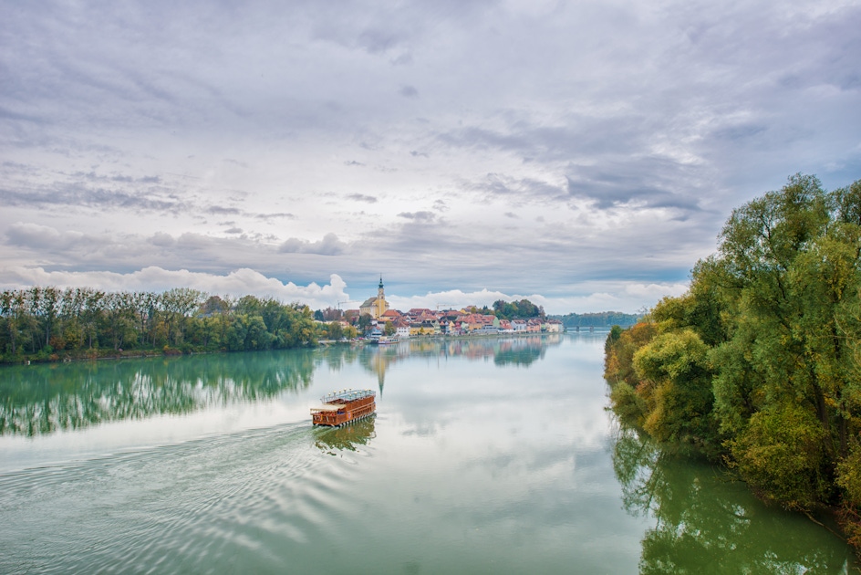 R.C. Collection: Bavarian Boat Cruise, Beer & Baroque Town Tour | musement