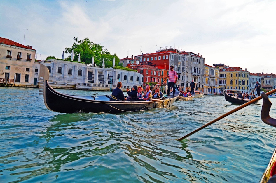 Grand Canal by Gondola with music and singer tour with Commentary ...