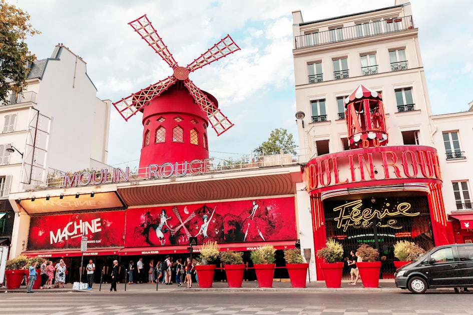 Dinner at the Eiffel Tower, cruise and show at Moulin Rouge | musement