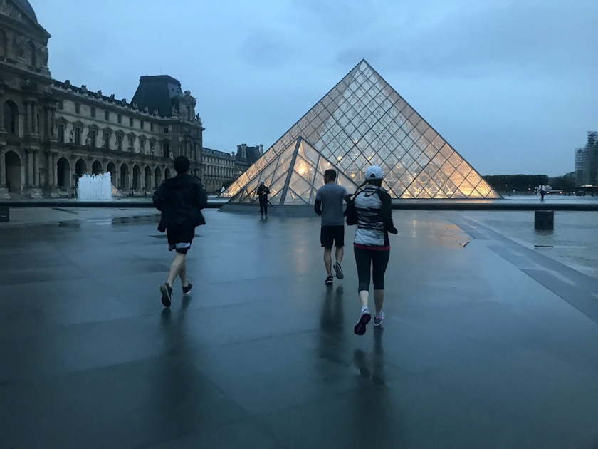 Running tour of Paris by night | musement
