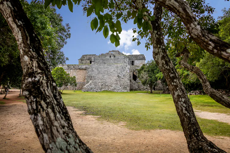 Wycieczka do Chichén Itzá z przystankiem w Valladolid i cenotą Xunaam ...