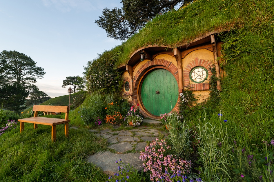 Middle earth experience - Hobbiton movie set and Glowworm cave tour ...