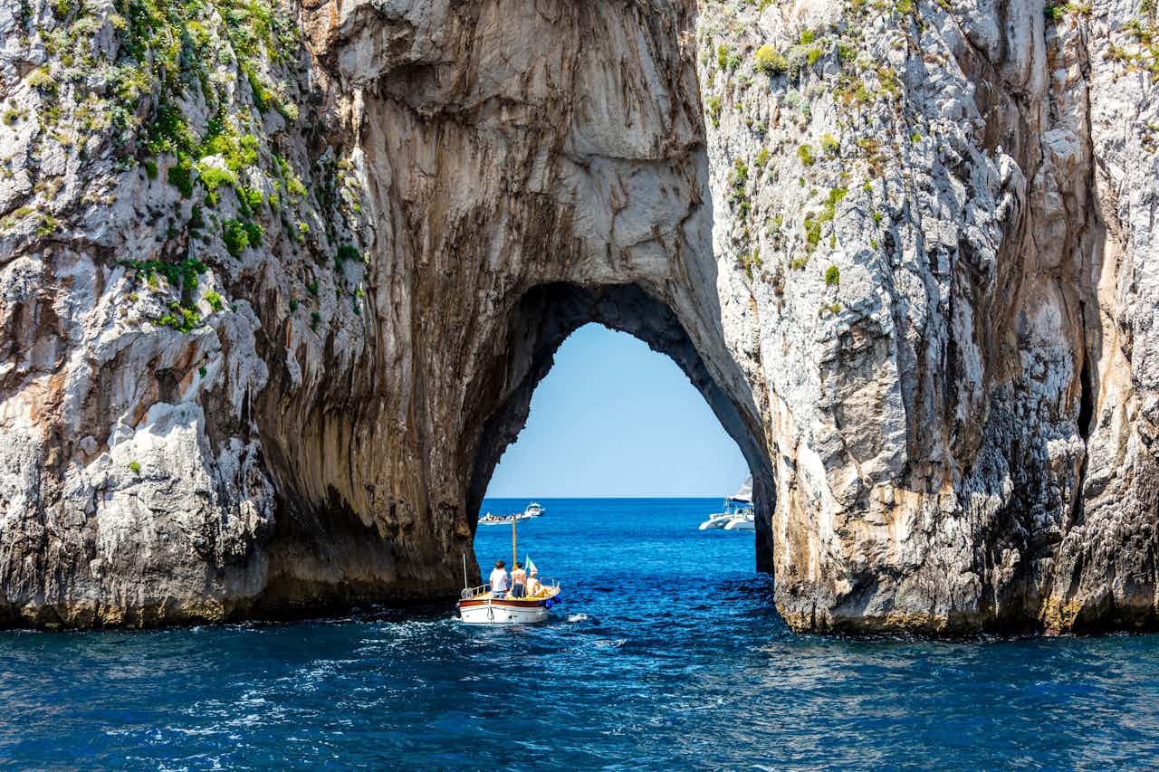 Capri day and night tour with local guide and boat trip | TUI