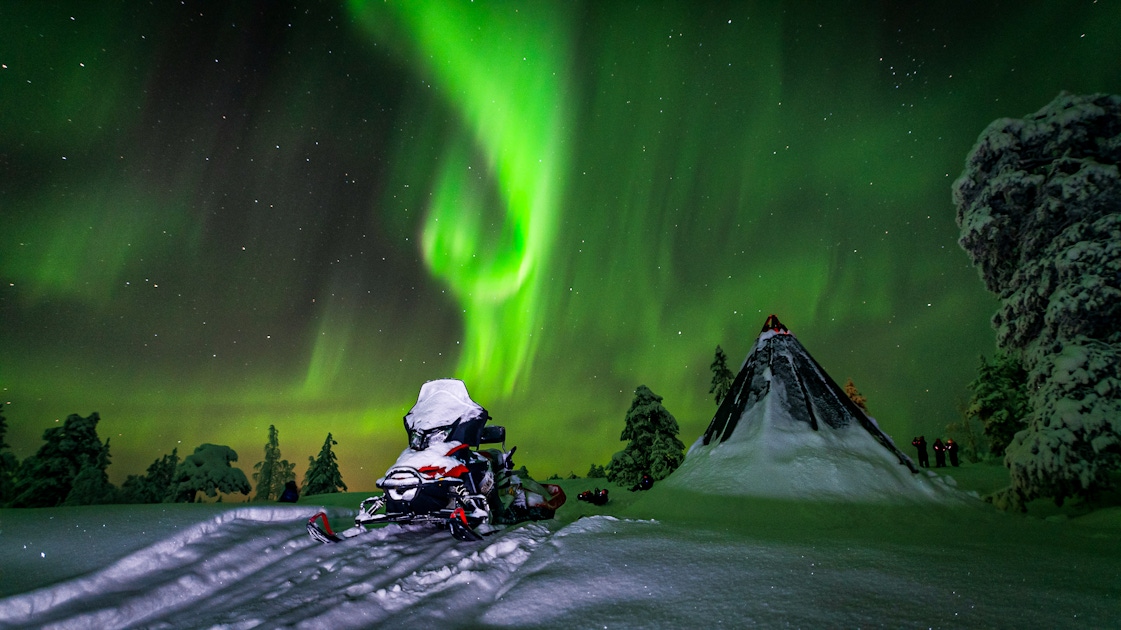 Northern lights hunt by snowmobile in Saariselka | musement