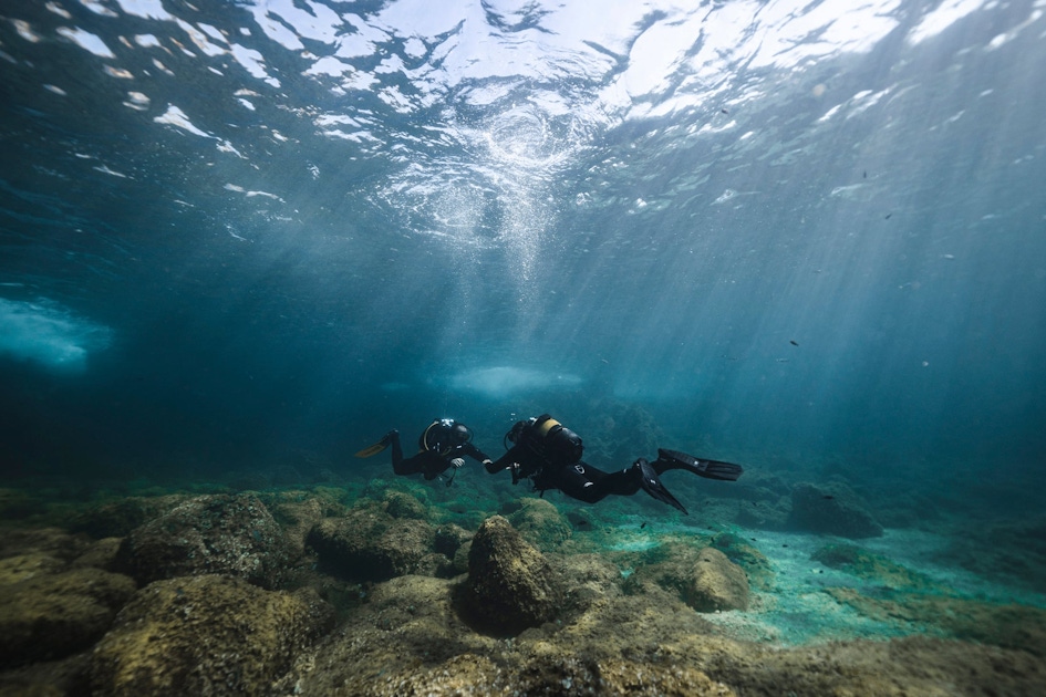 Qualified scuba diving at Binibeca in Menorca without transfer | musement