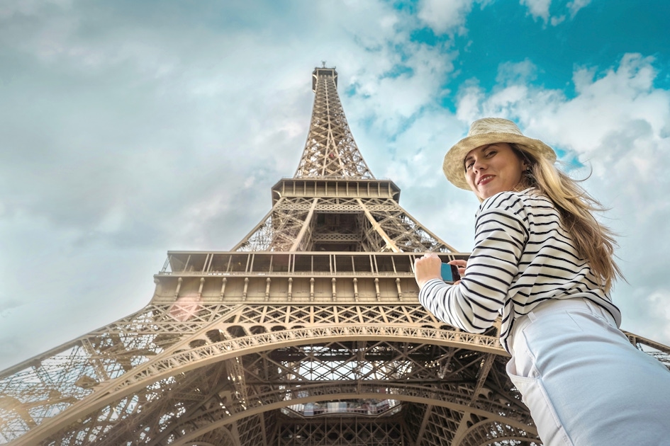 Guided walking tour to the Louvre Museum and the Eiffel Tower | musement