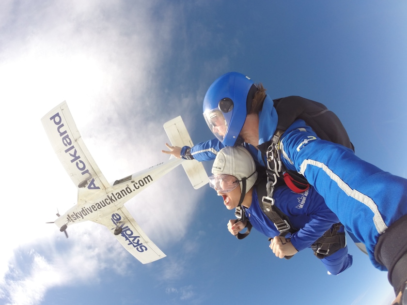 13,000ft skydiving experience in Auckland | musement