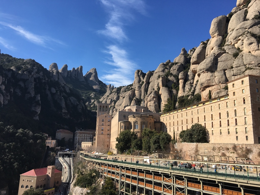 Visita al monasterio de Montserrat y caminata desde Barcelona | musement