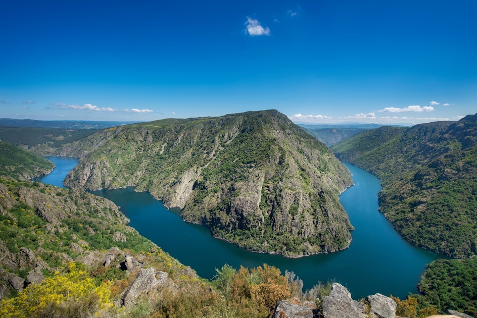 Full-day tour to the Ribeira Sacra with catamaran cruise | musement