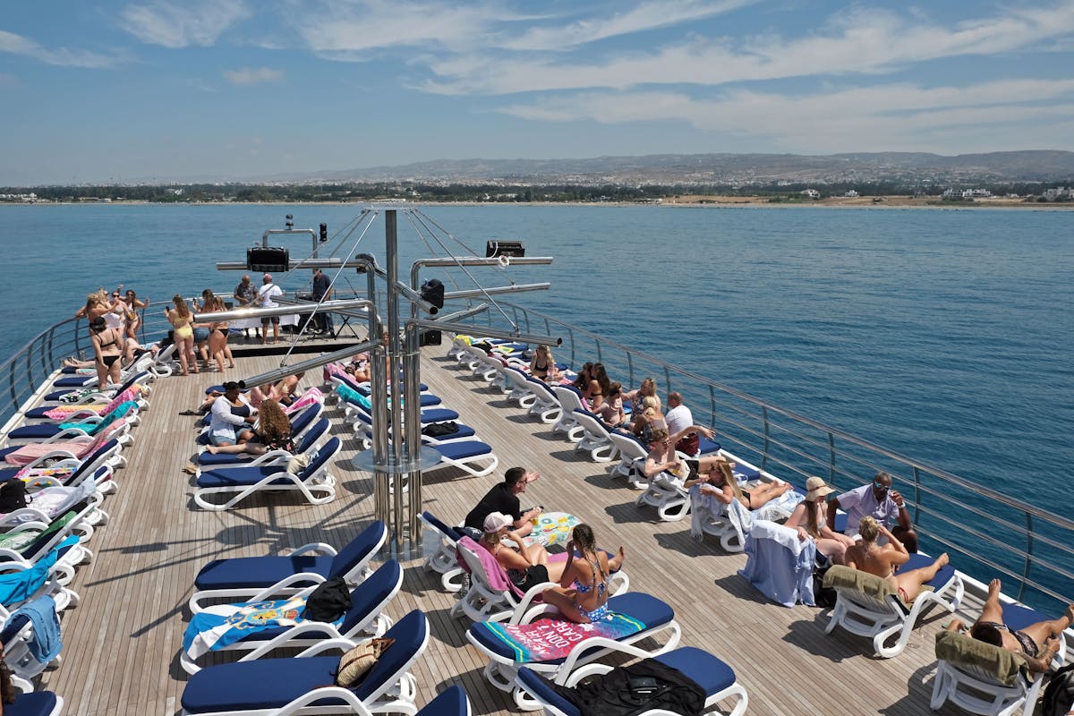 Pafos – wieczorny rejs Ocean VIsion z programem rozrywkowym i ...