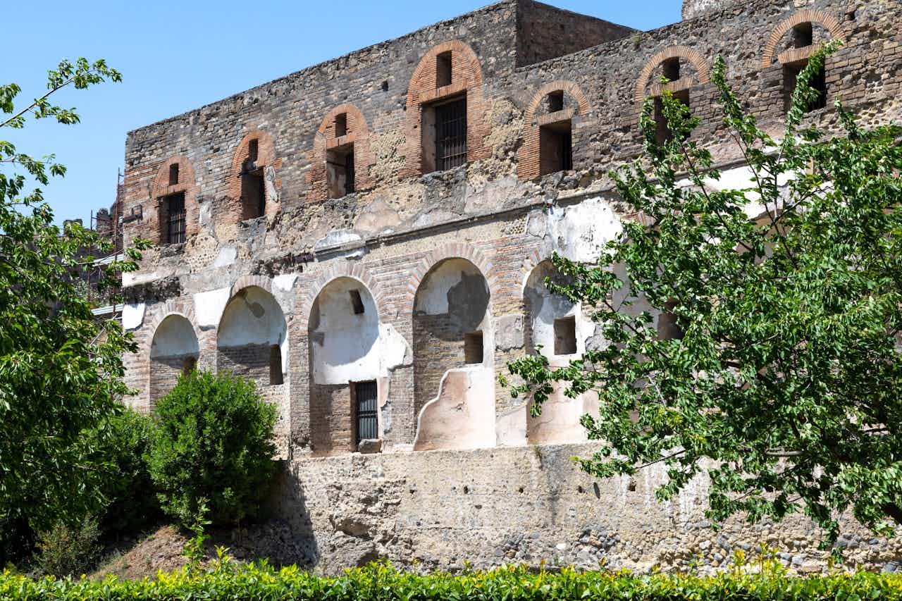 Pompeii and Mount Vesuvius select tour with local lunch | TUI