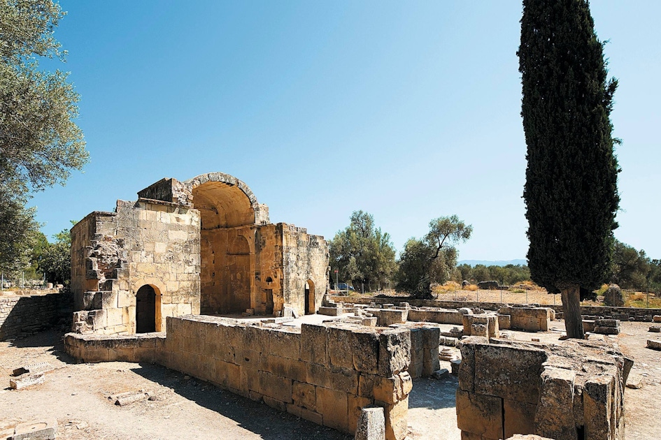Southern Crete Tour with Moires Market & Matala Beach | musement