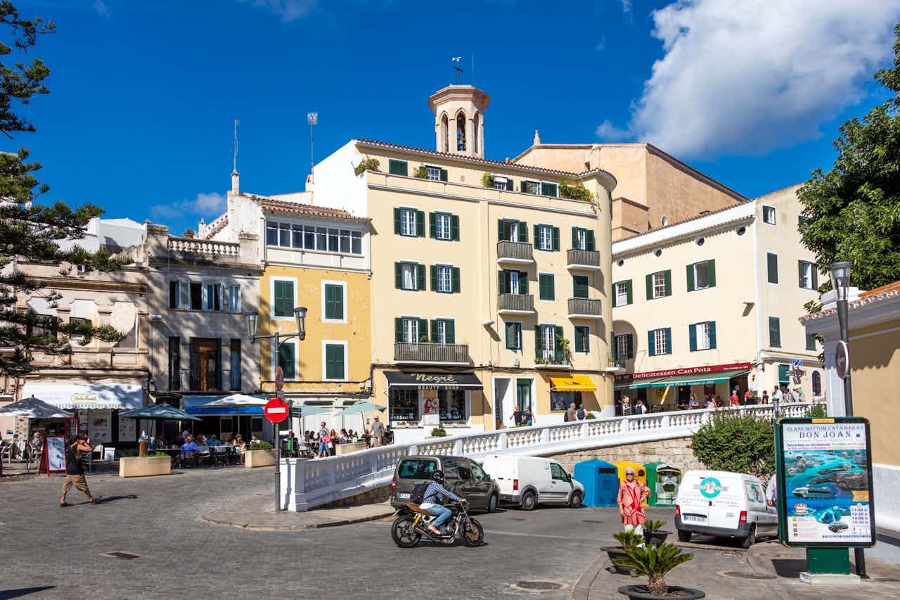 Mahon Harbour Boat Tour with Mahon Market and Gin Distillery | TUI