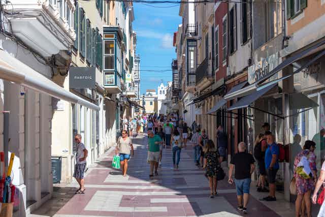 Mahon Harbour Boat Tour with Mahon Market and Gin Distillery | TUI