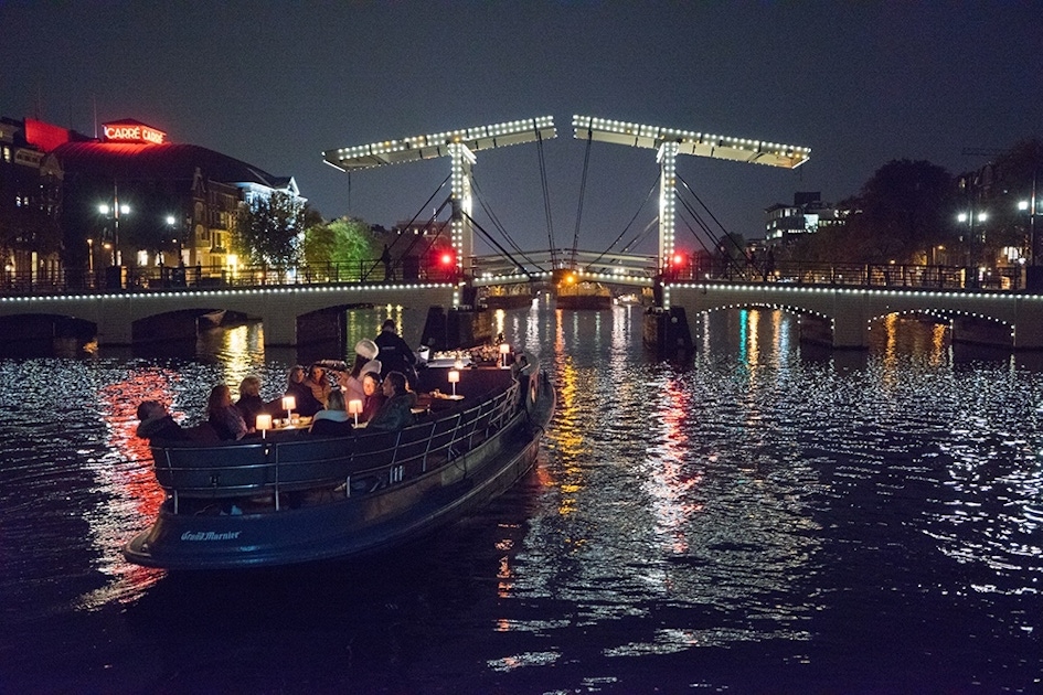 Giro in barca serale di lusso sui canali di Amsterdam | musement