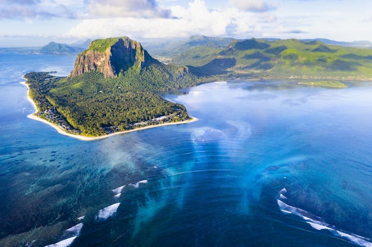 45-Minute Scenic Helicopter Flight in Mauritius from North Helipad ...