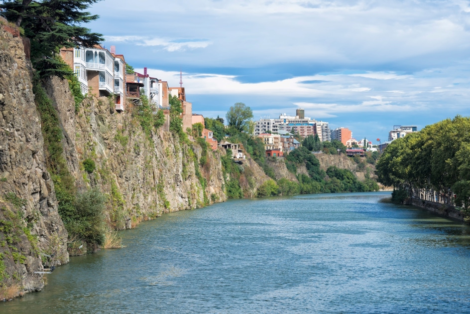 Mtkvari River sightseeing boat tour | musement