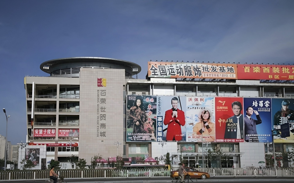 Bargain hunting in Bairong flea market with a local guide | musement