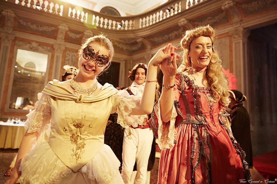 Dancing Afternoon With Hot Chocolate and Carnival Sweets | musement