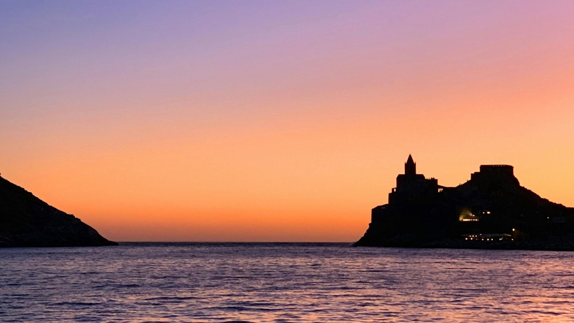 Portovenere and Palmaria Sunset Cruise with Aperitivo | musement
