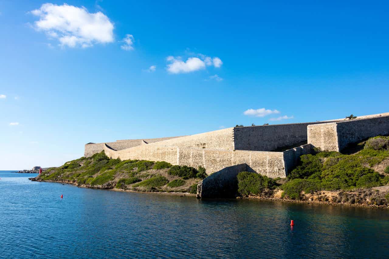 Mahon Harbour, Binibeca and Xoroi Cave tour | TUI