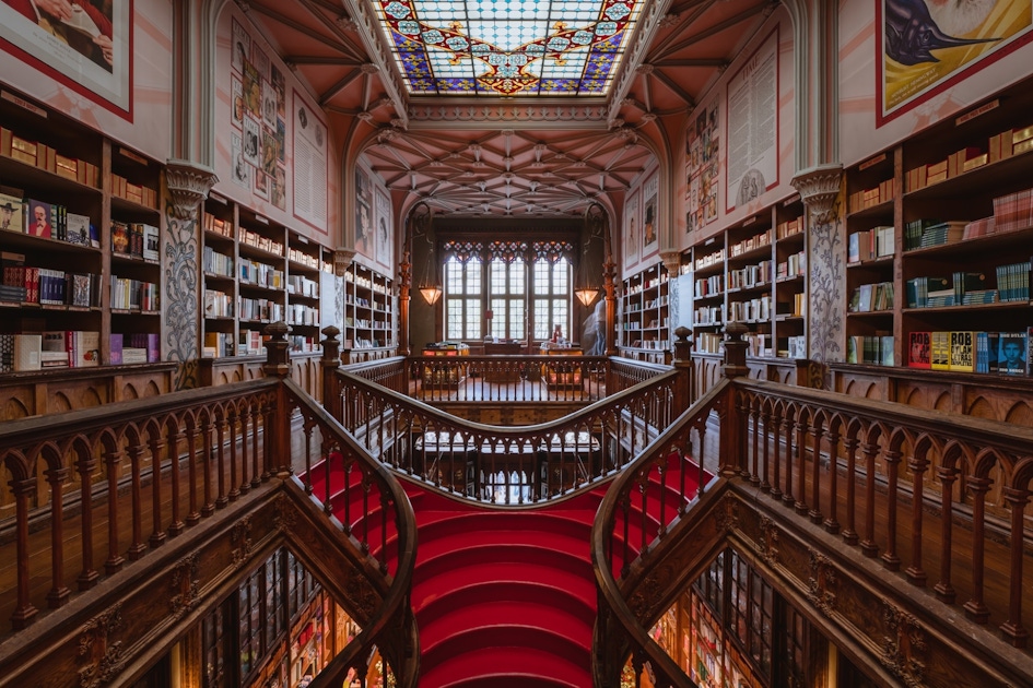 Silver ticket entrance for Livraria Lello bookshop in Porto | musement