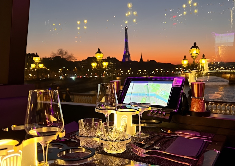 Paris by Night Panoramic Bus Tour with Dinner | musement