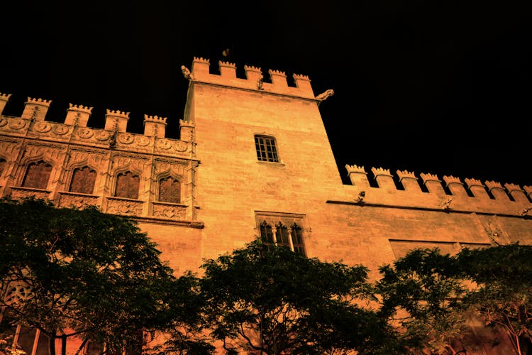 Misterios y leyendas a la luna de Valencia | Atrakcje, wycieczki ...