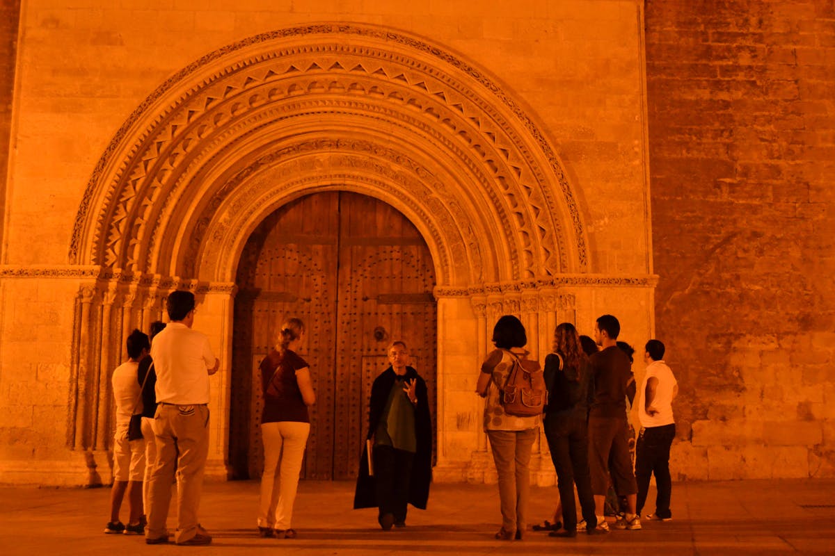 Misterios y leyendas a la luna de Valencia | Atrakcje, wycieczki ...