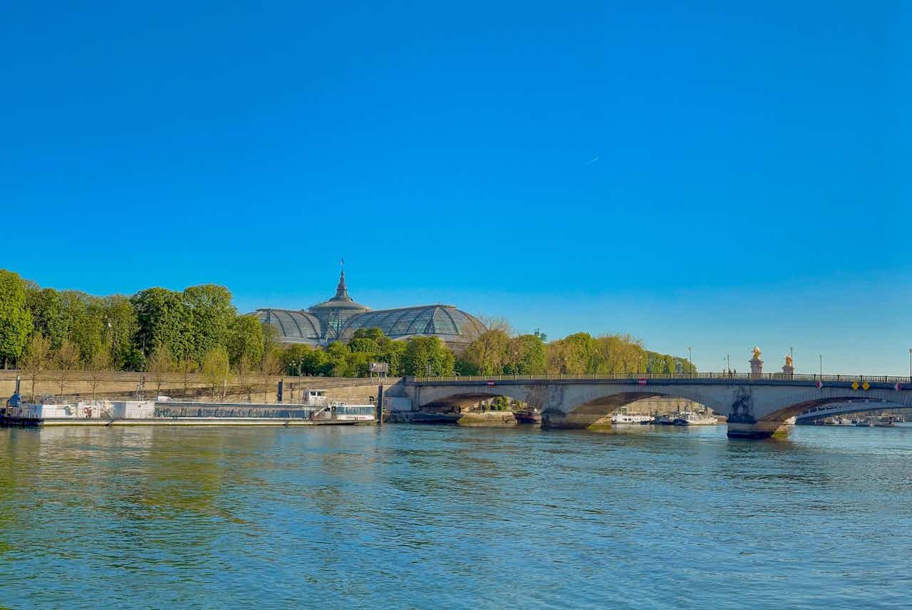 Paris private boat tour with guide to the Seine’s landmarks | TUI Musement