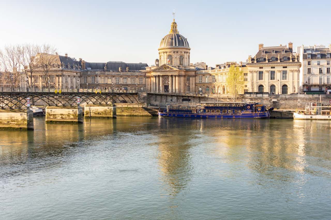 Paris private boat tour with guide to the Seine’s landmarks | TUI Musement